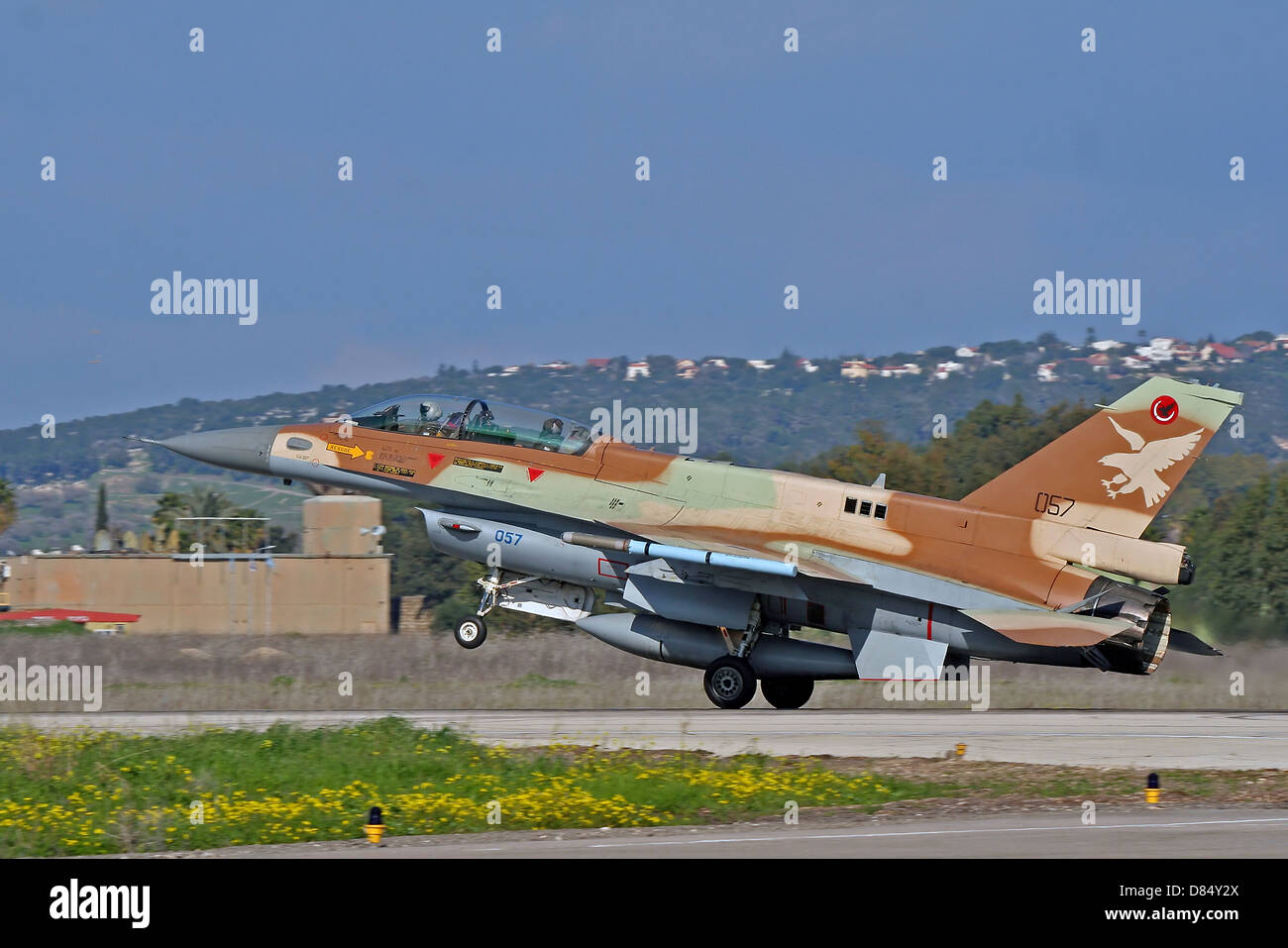 An F-16D Barak of the Israeli Air Force landing at Ramat David Air ...
