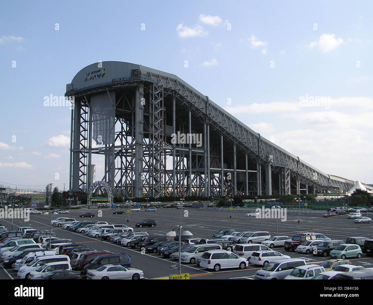 This image captures the changing seasons in Funabashi, Chiba, Japan ...