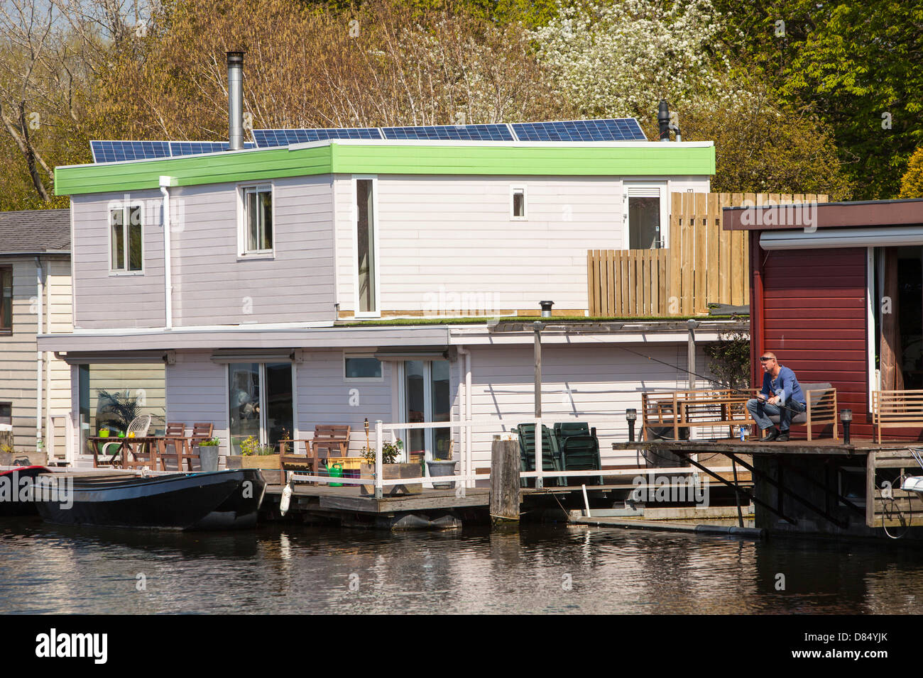 Floating house hi-res stock photography and images - Alamy