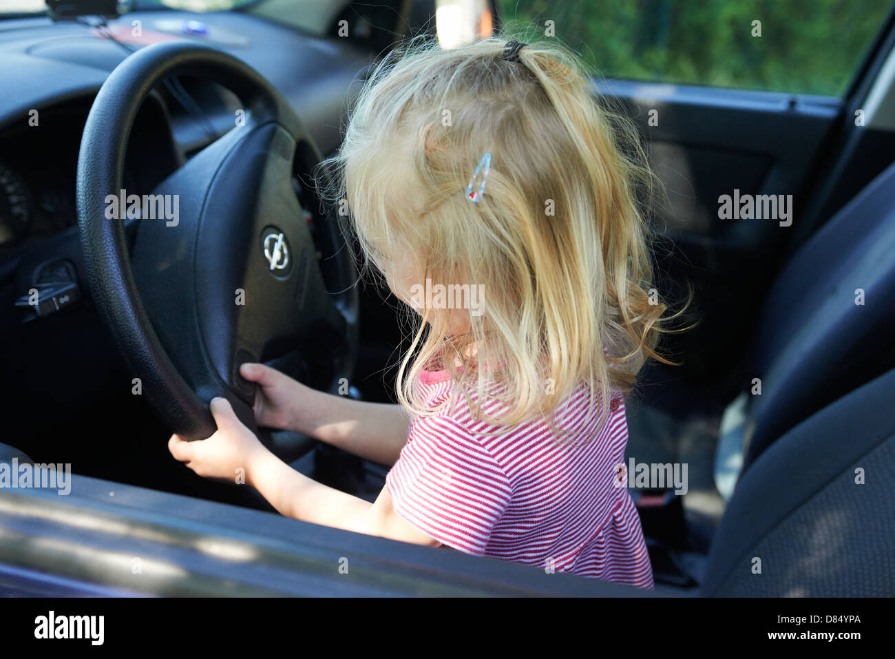 Baby inside car hi-res stock photography and images - Alamy