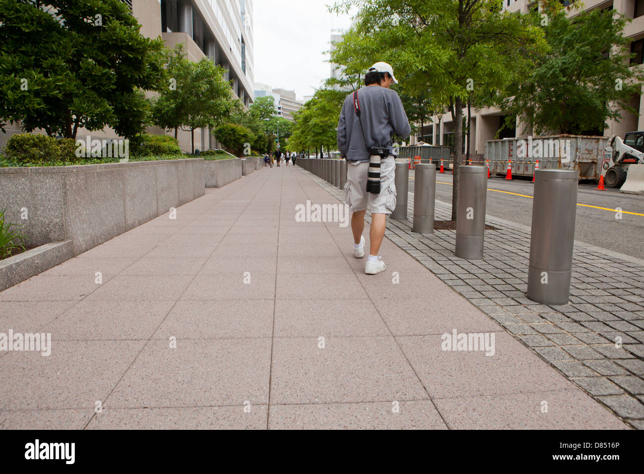 Man from behind walking hi-res stock photography and images - Alamy