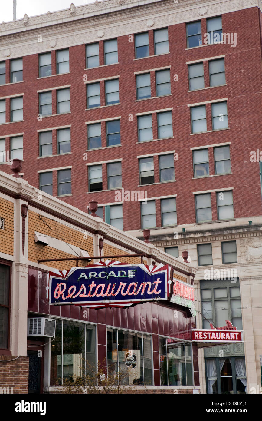 Arcade restaurant memphis hi-res stock photography and images - Alamy