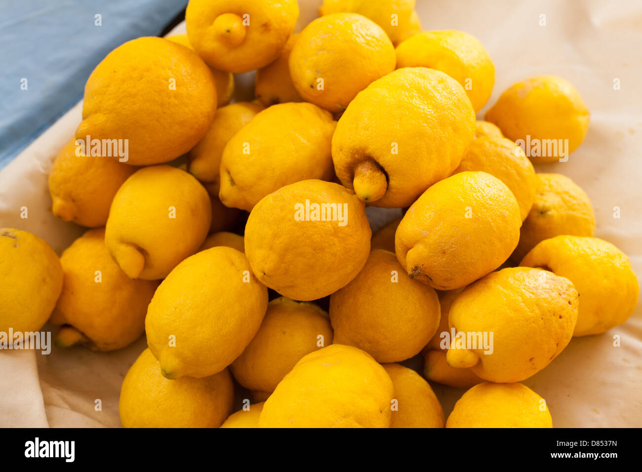 display of bio lemons market Stock Photo - Alamy
