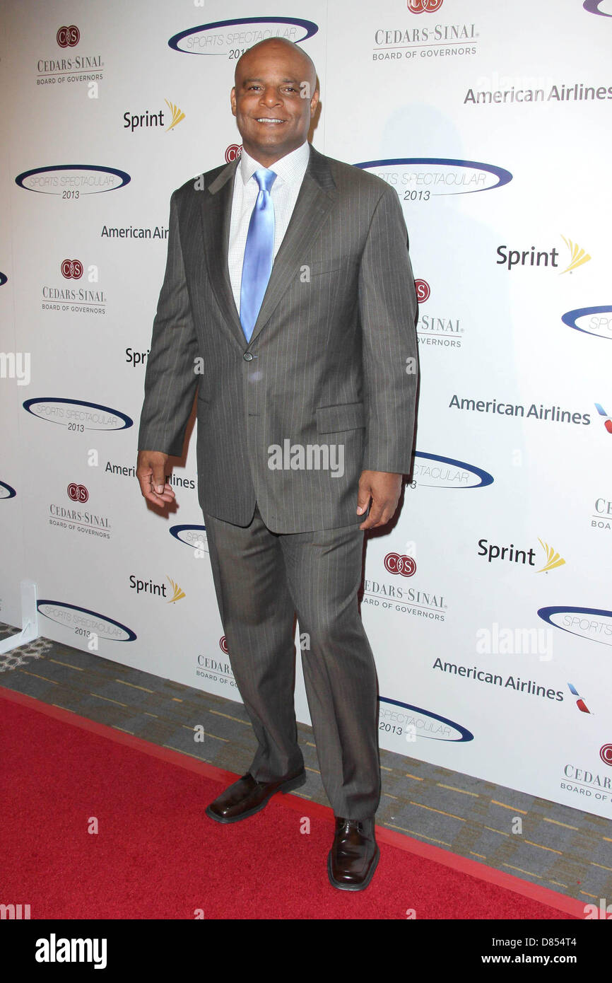Los Angeles, California, USA. 19th May 2013. Warren Moon attends The ...