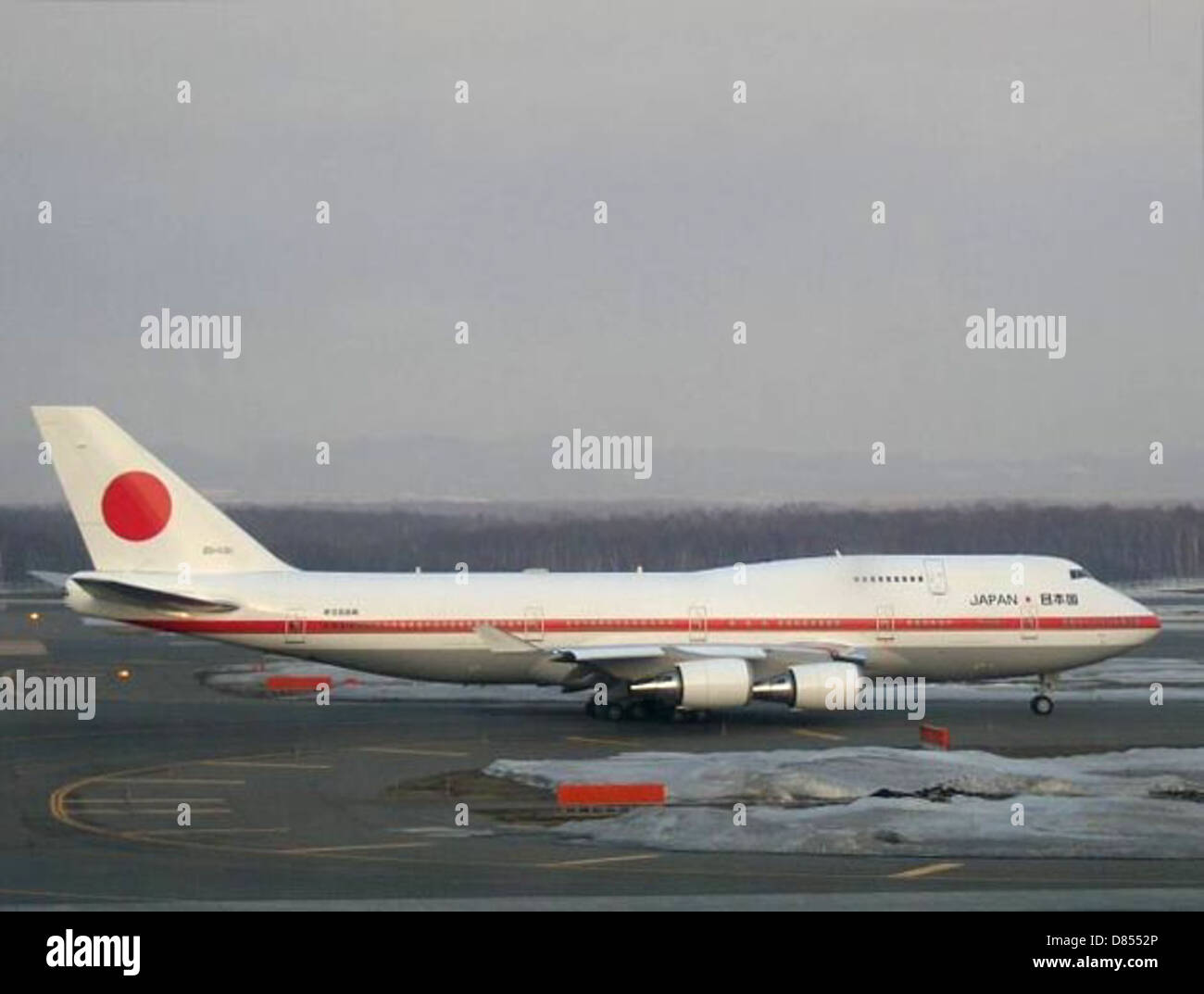 This image features a Japan Government Boeing 747, used for official ...
