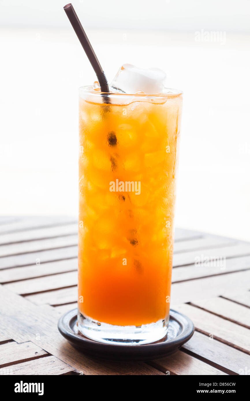 Full glass of fresh iced orange juice Stock Photo - Alamy