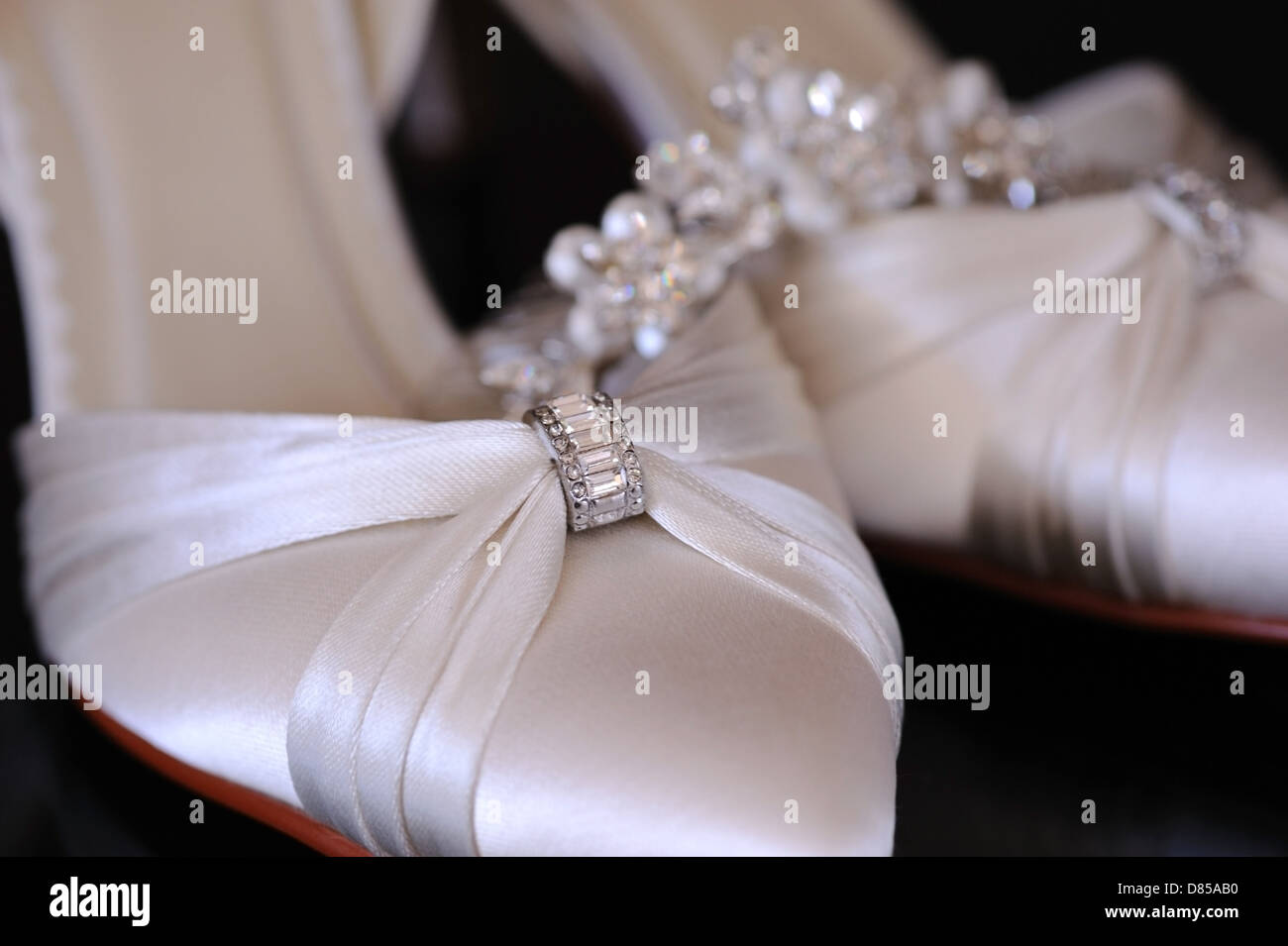 Brides tiara hi-res stock photography and images - Alamy