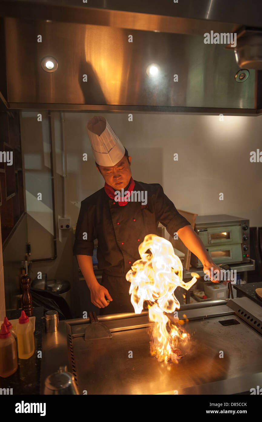 Chef teppanyaki hi-res stock photography and images - Alamy