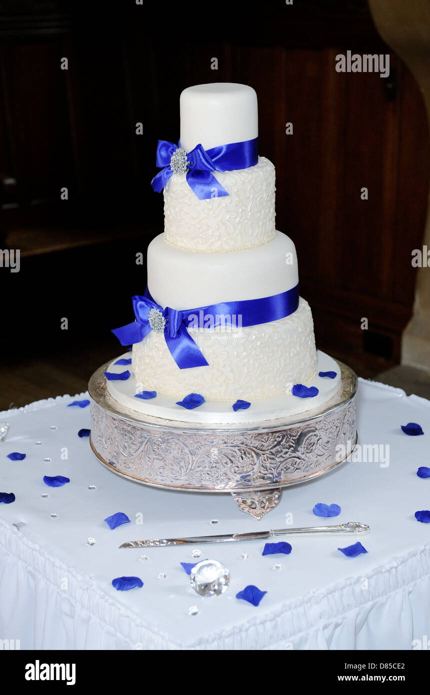 Blue ribbon cake hi-res stock photography and images - Alamy