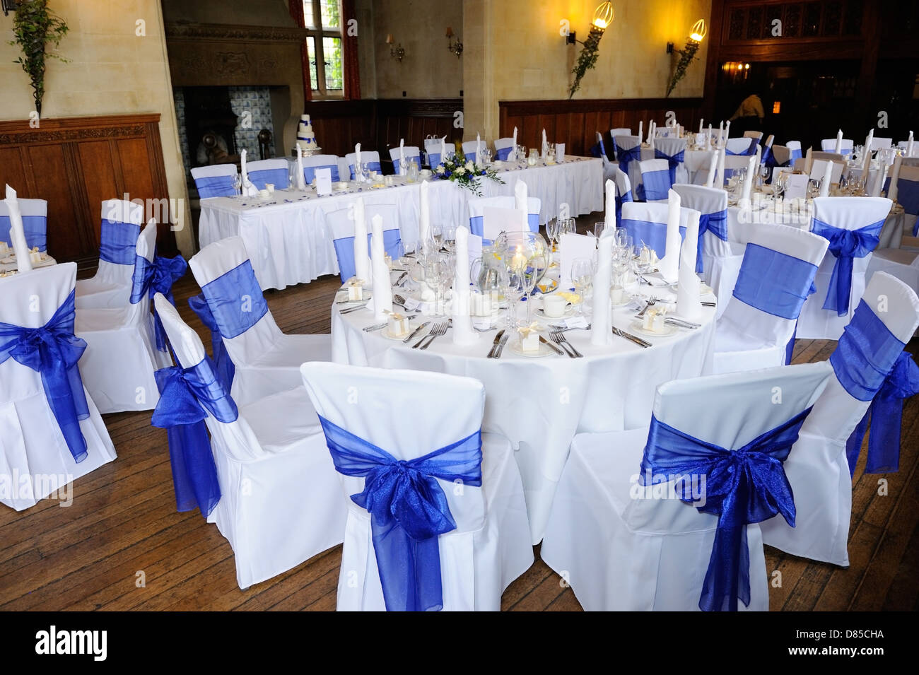 Wedding reception setting decorated with blue and white Stock Photo - Alamy
