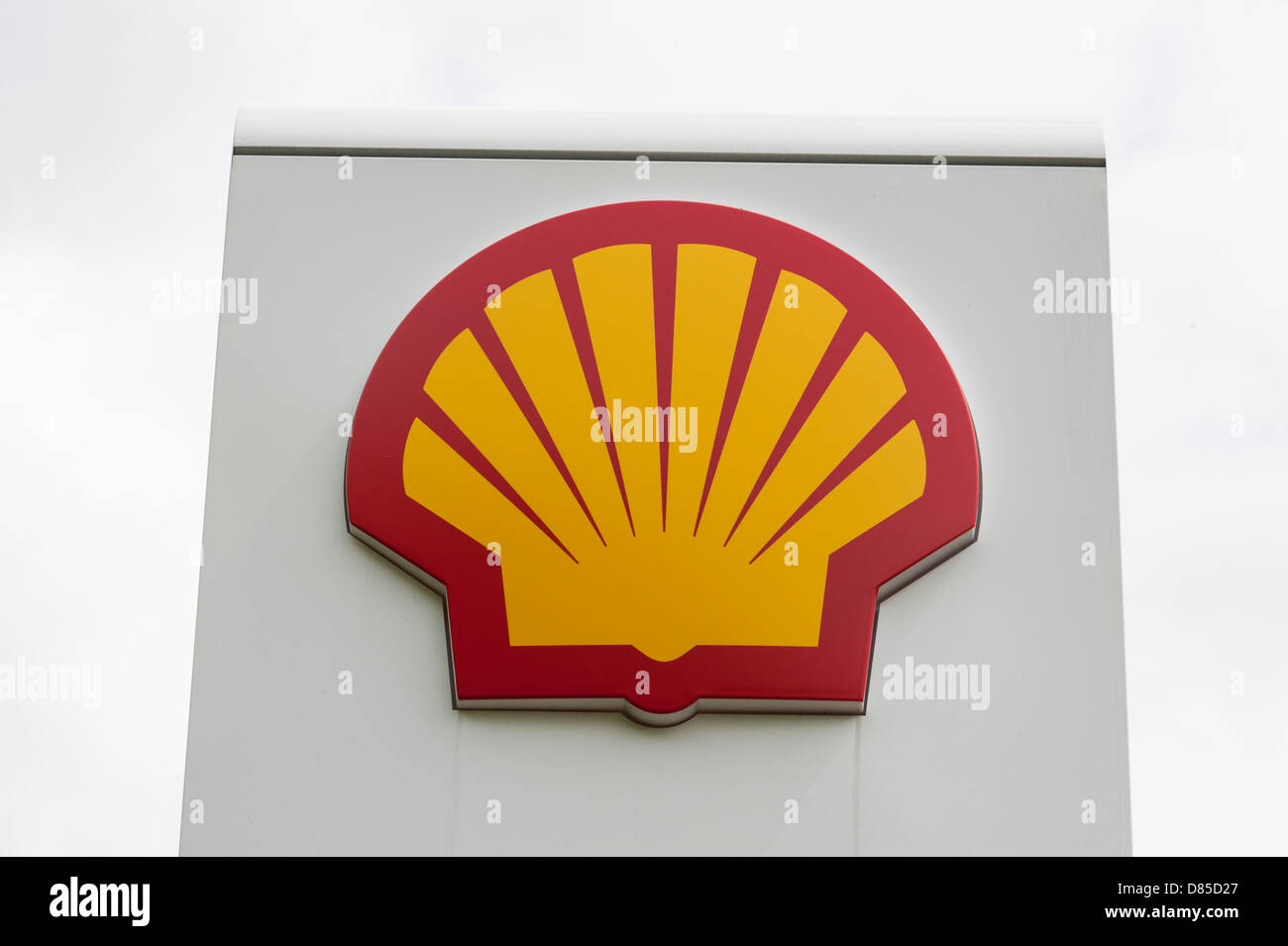 Shell logo hi-res stock photography and images - Alamy