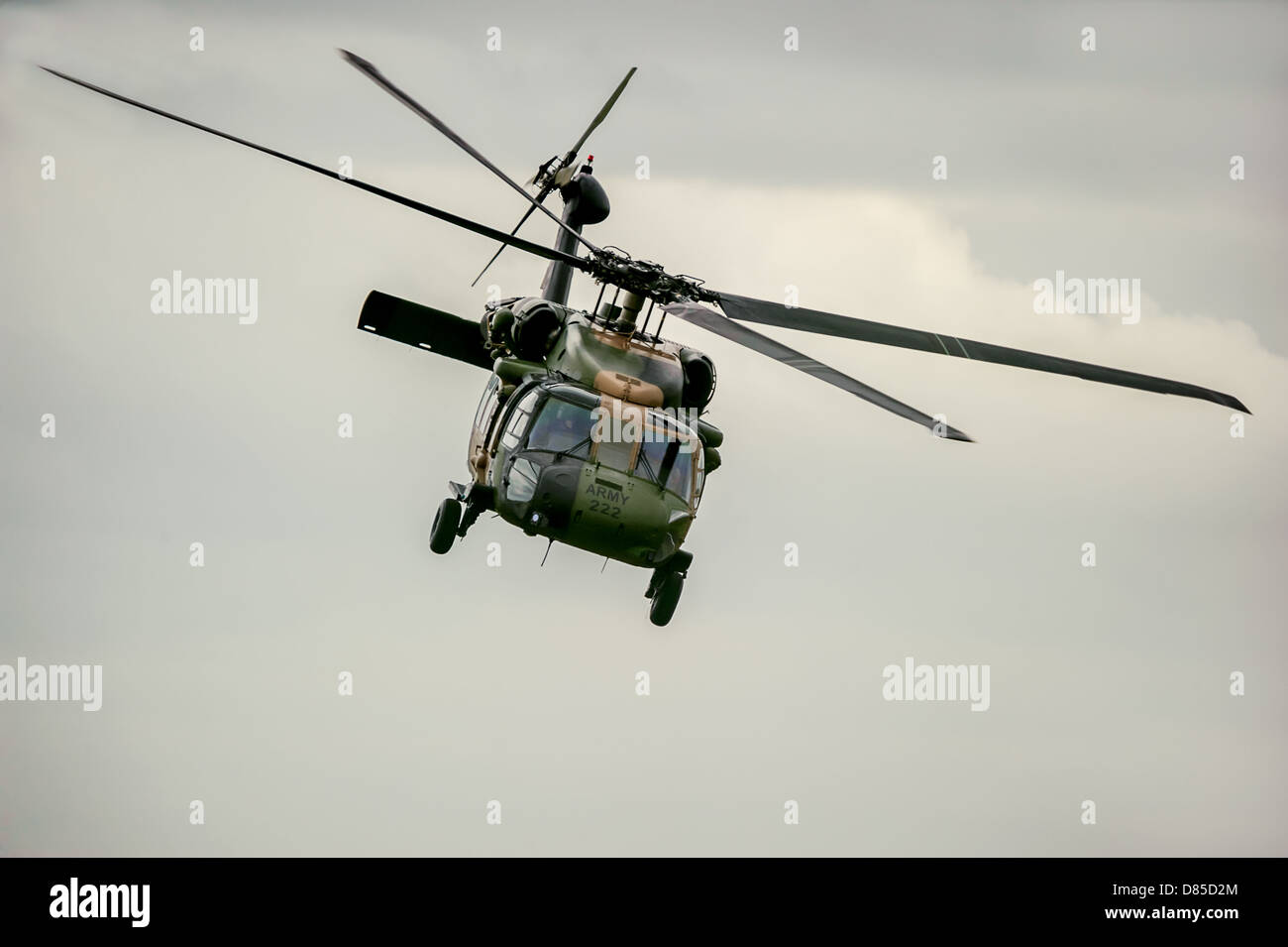 Banking turn black hawk helicopter hi-res stock photography and images ...