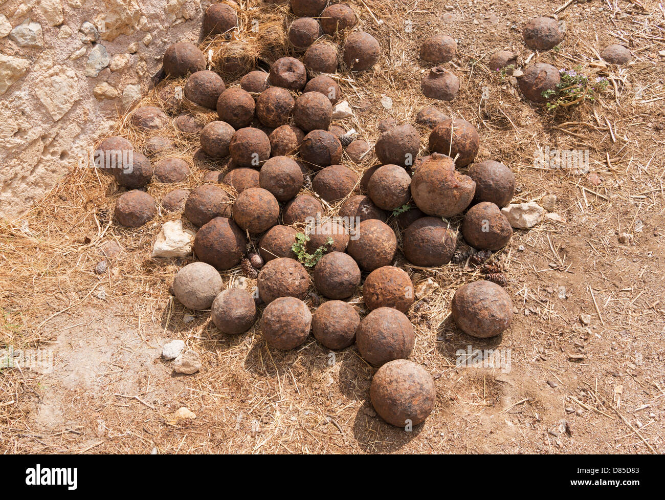 Cast iron cannon hi-res stock photography and images - Alamy