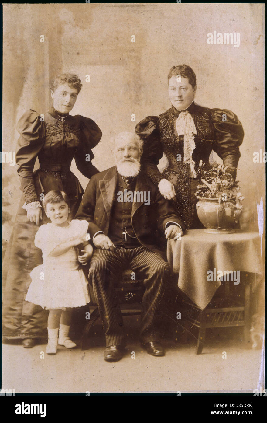 Victorian photographs of women hi-res stock photography and images - Alamy