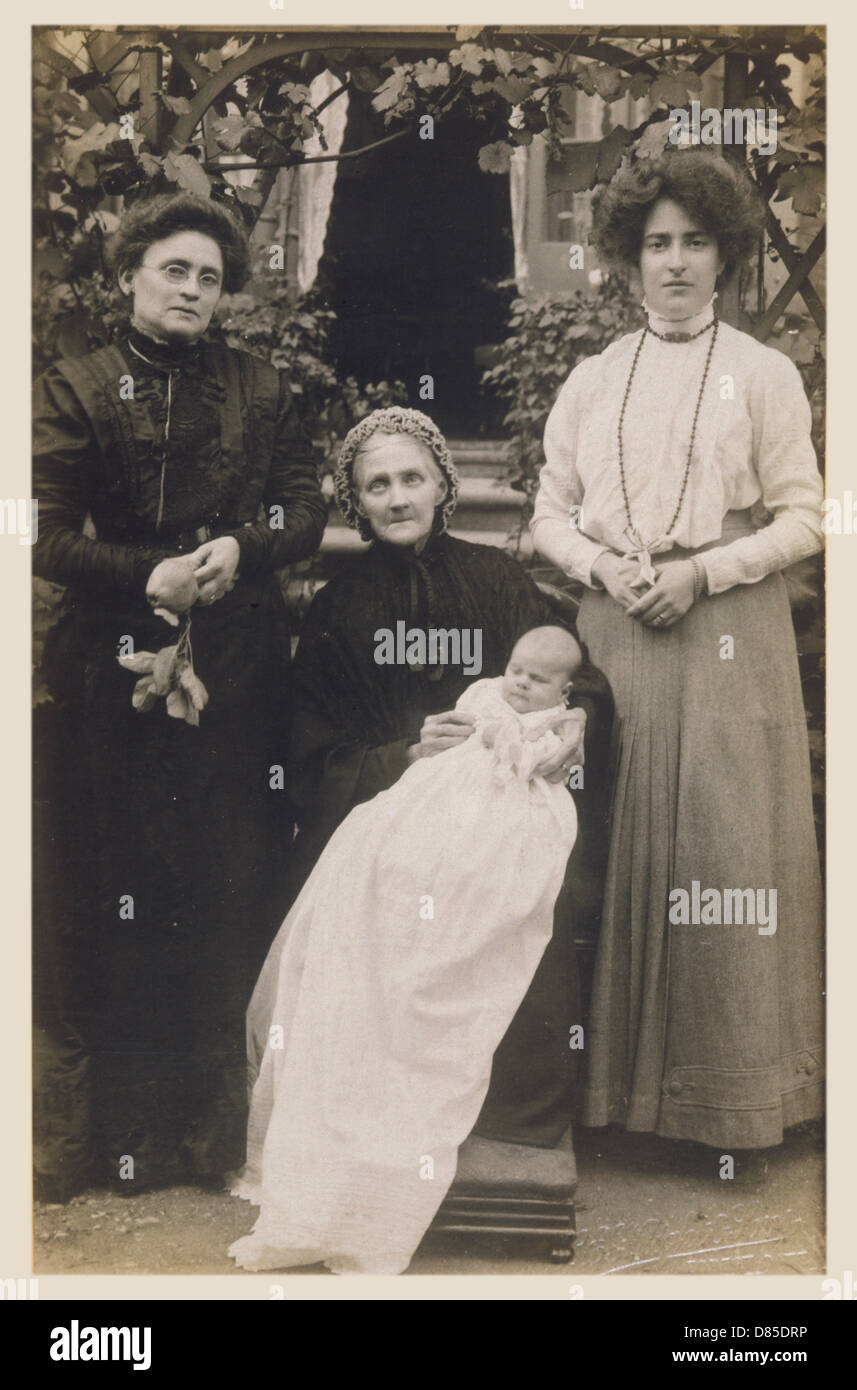 Family group photograph, four generations of women Stock Photo - Alamy