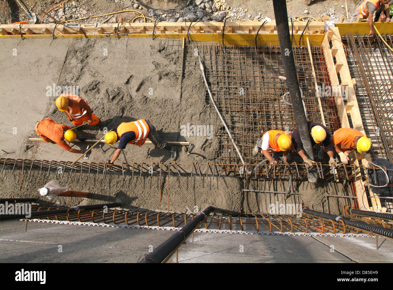 Cement workers hi-res stock photography and images - Alamy