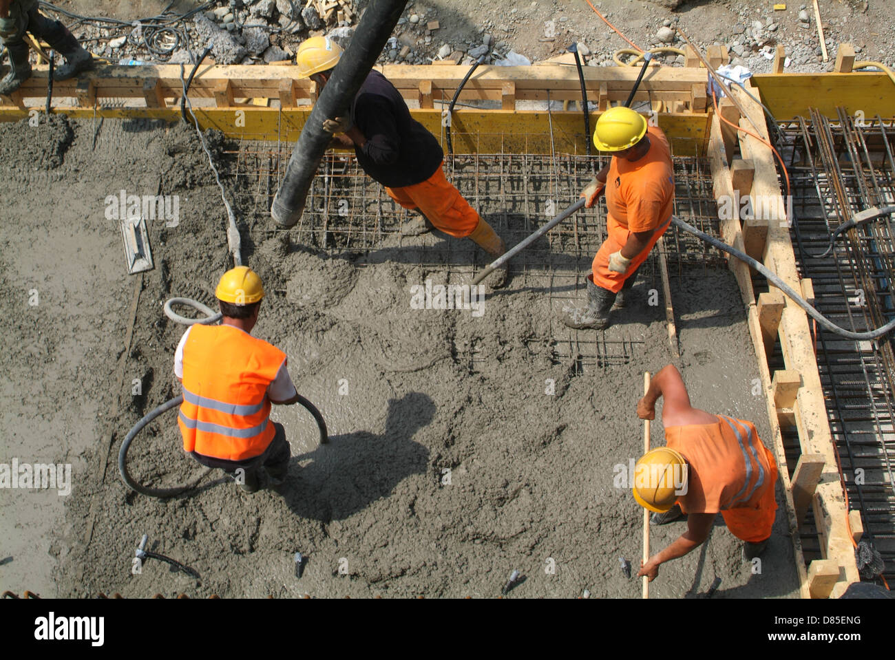 Cement workers hi-res stock photography and images - Alamy