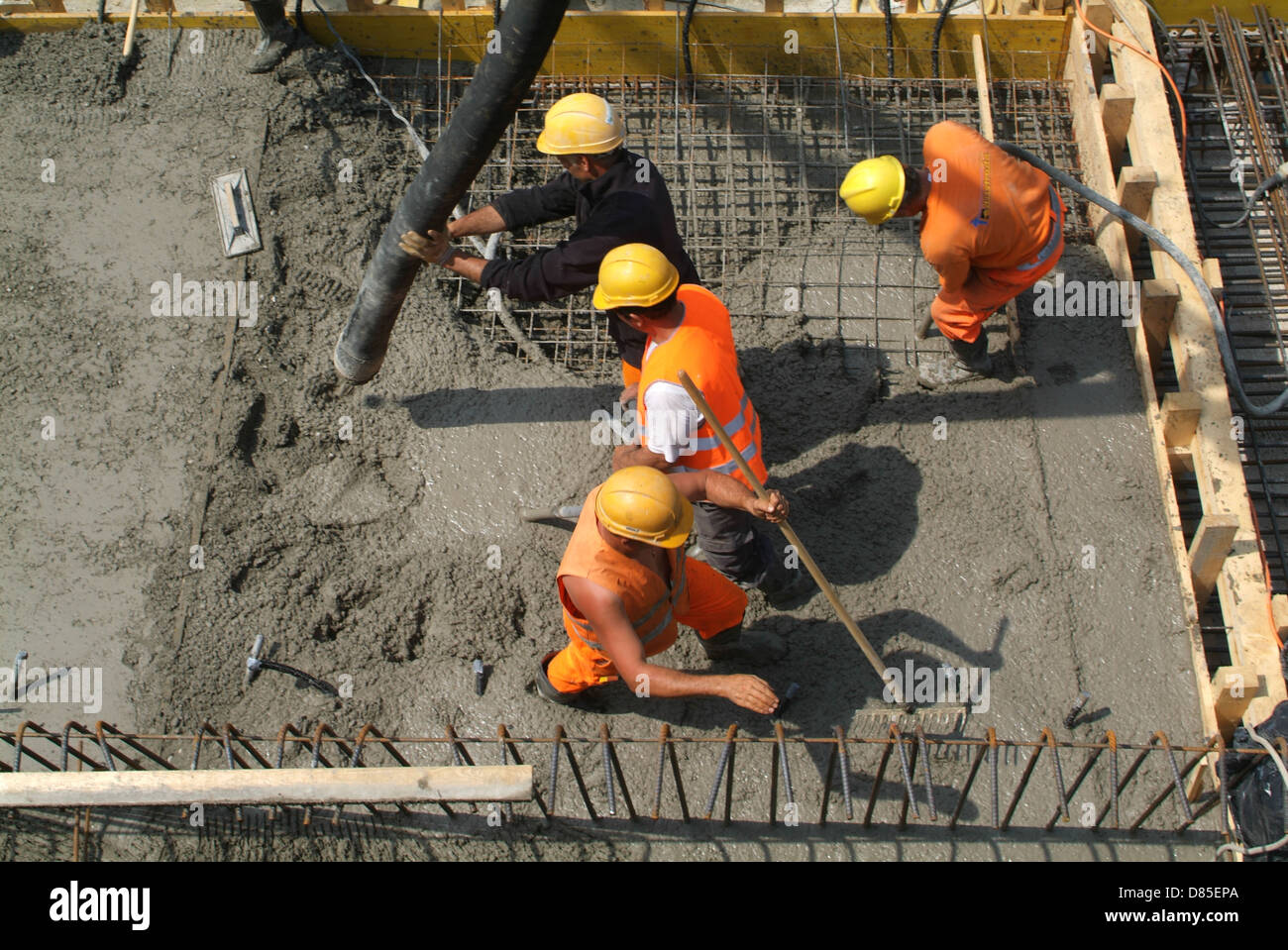 Cement workers hi-res stock photography and images - Alamy