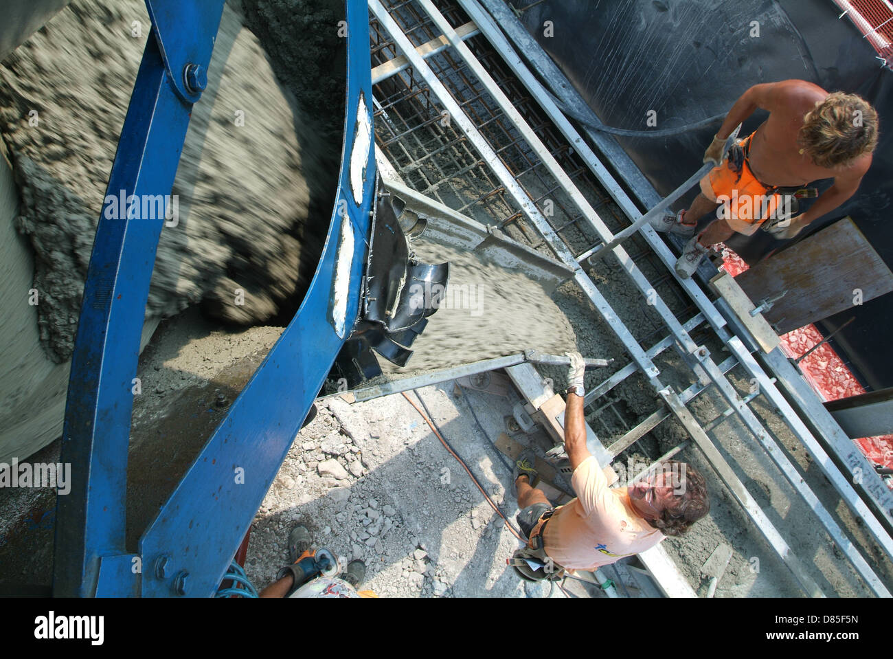 Cement foundations hi-res stock photography and images - Alamy