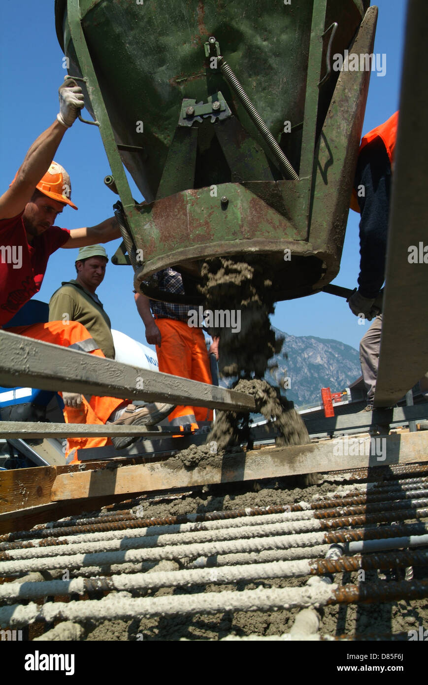 Cement foundations hi-res stock photography and images - Alamy