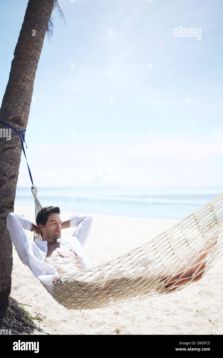 man relaxing in hammock beach Stock Photo - Alamy