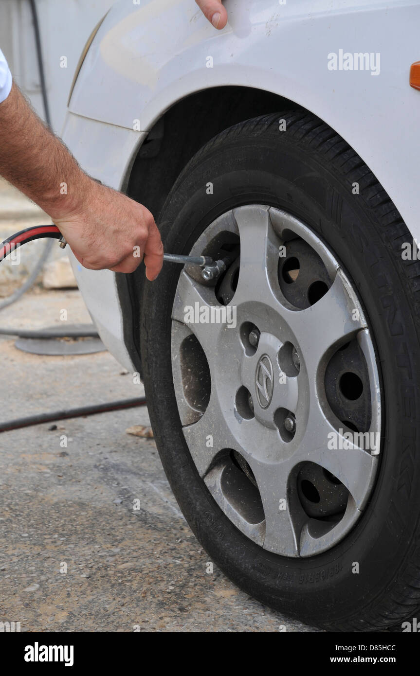 Inflating a car tyre Stock Photo - Alamy