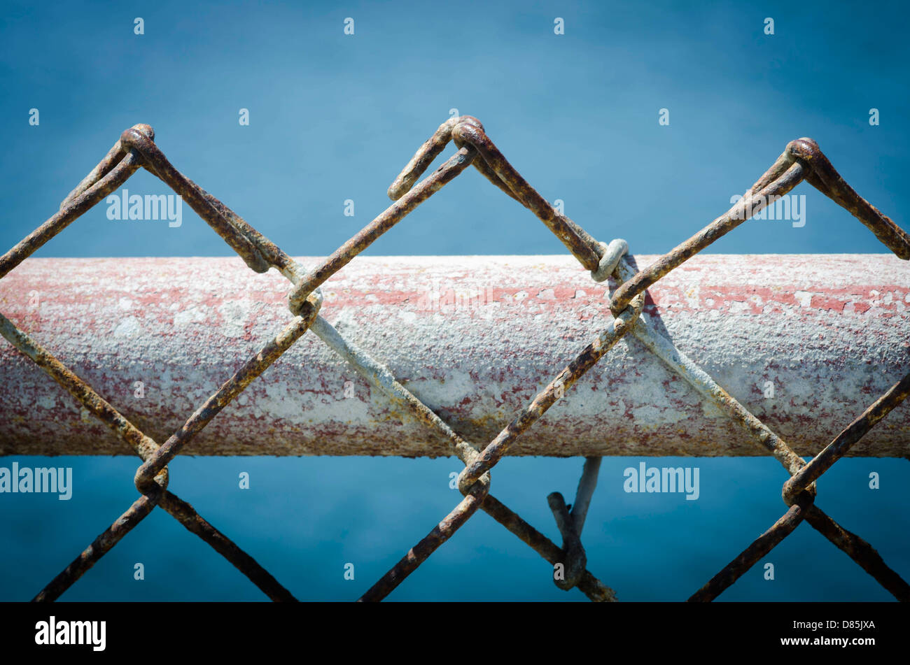 Wire fence background hi-res stock photography and images - Alamy