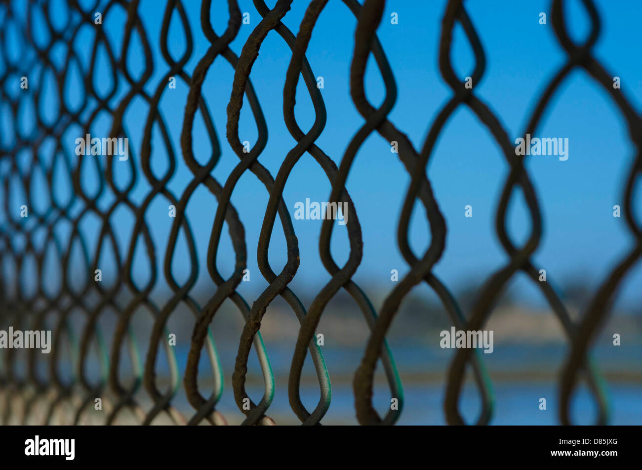 Wire fence background hi-res stock photography and images - Alamy