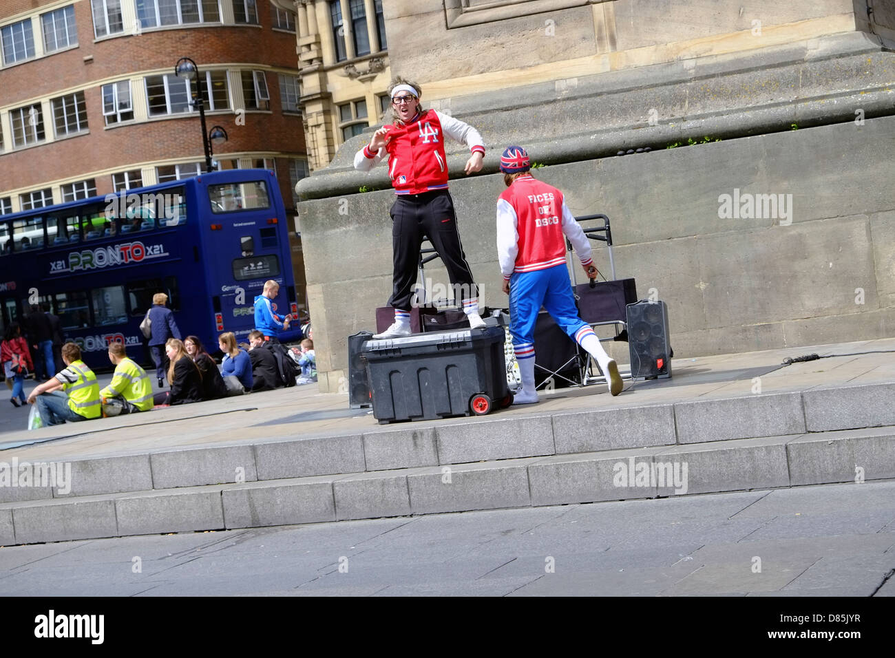 Street Performers Dancing High Resolution Stock Photography and Images - Alamy