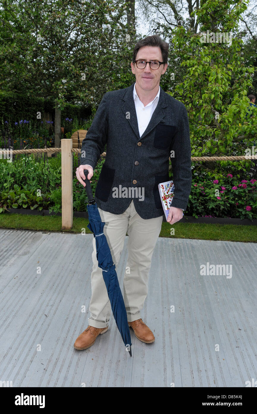 Rhs chelsea flower show rob brydon hi-res stock photography and images ...