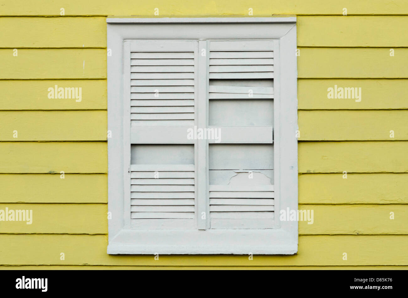 Broken shutters hi-res stock photography and images - Alamy