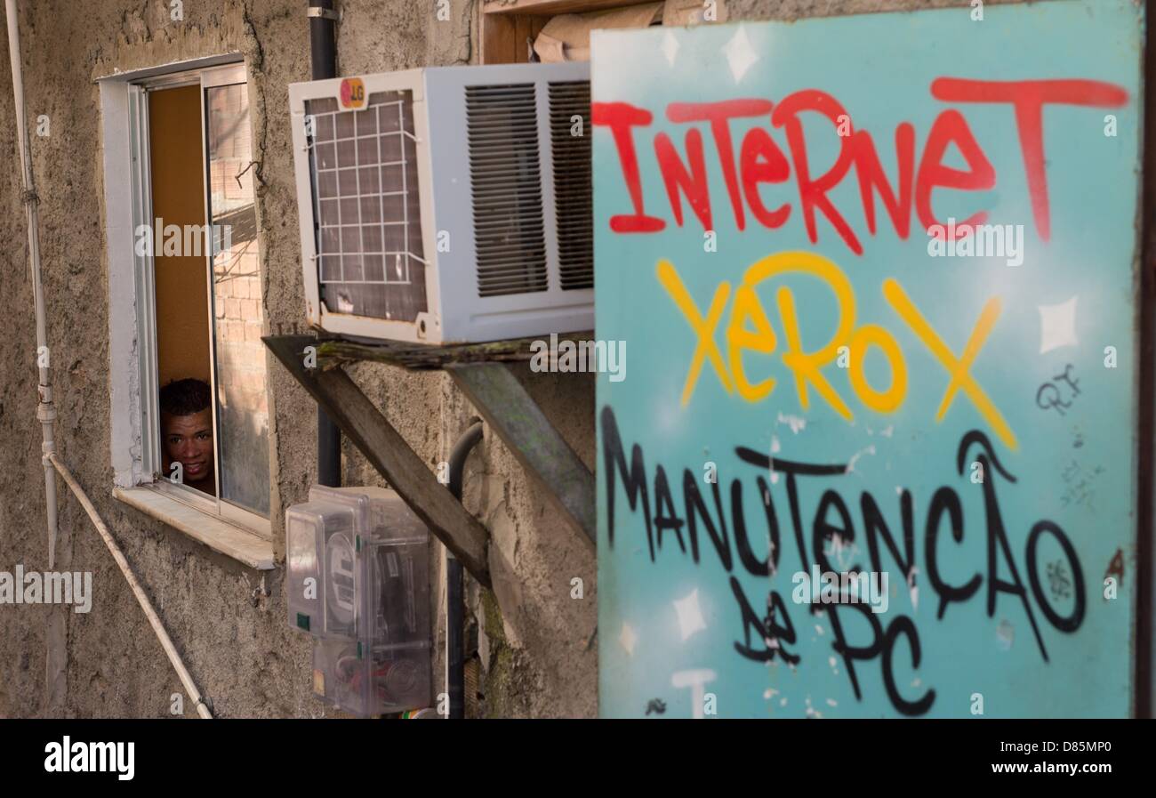 Picture shows a copy shop and internet shop in the Favela Santa Marta ...