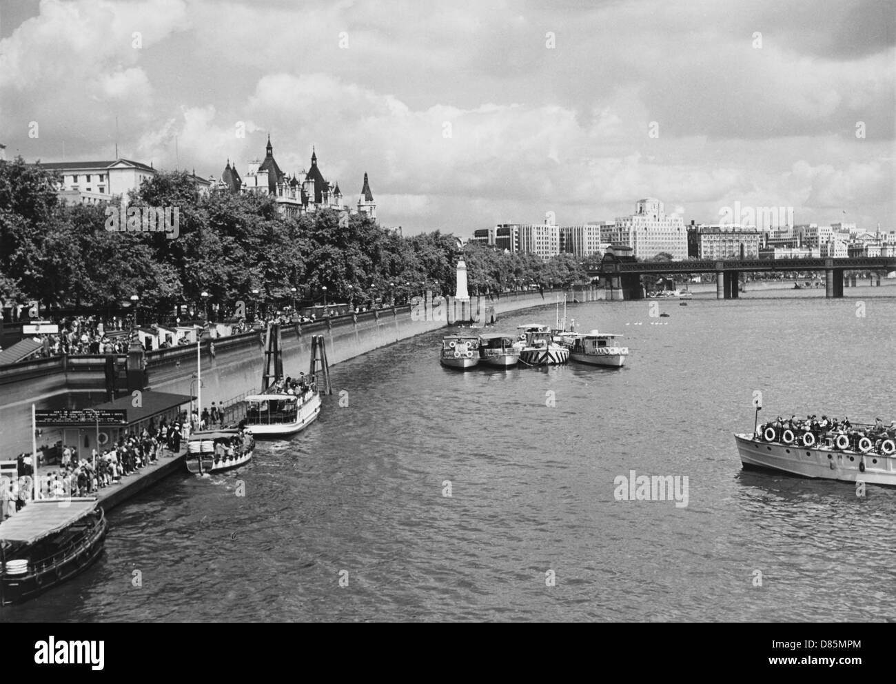 Thames embankment hi-res stock photography and images - Alamy
