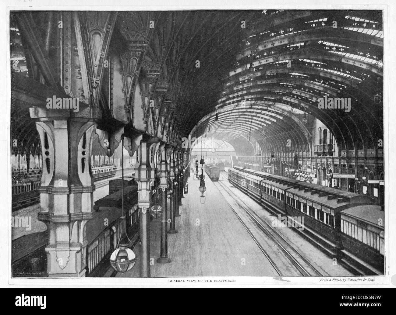 Paddington railway station hi-res stock photography and images - Alamy