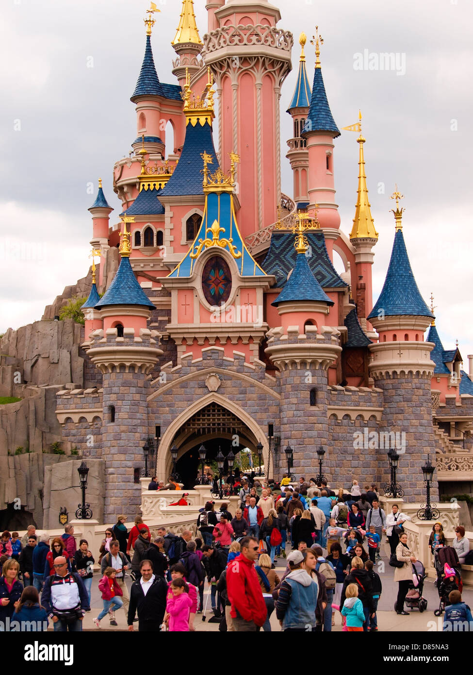 People at disneyland hi-res stock photography and images - Alamy
