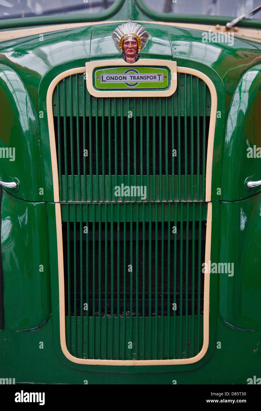 London transport bus logo hi-res stock photography and images - Alamy