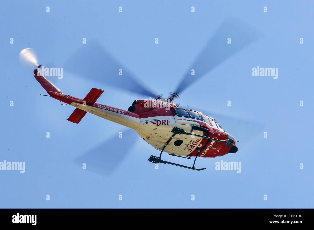 Rescue helicopter lands at the rescue center of the Emergency Hospital ...