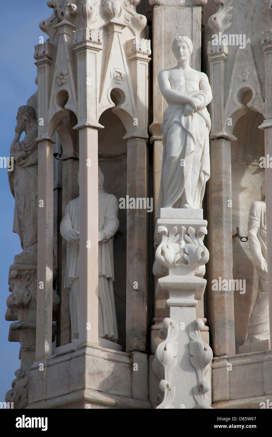 Spire of milan hi-res stock photography and images - Alamy
