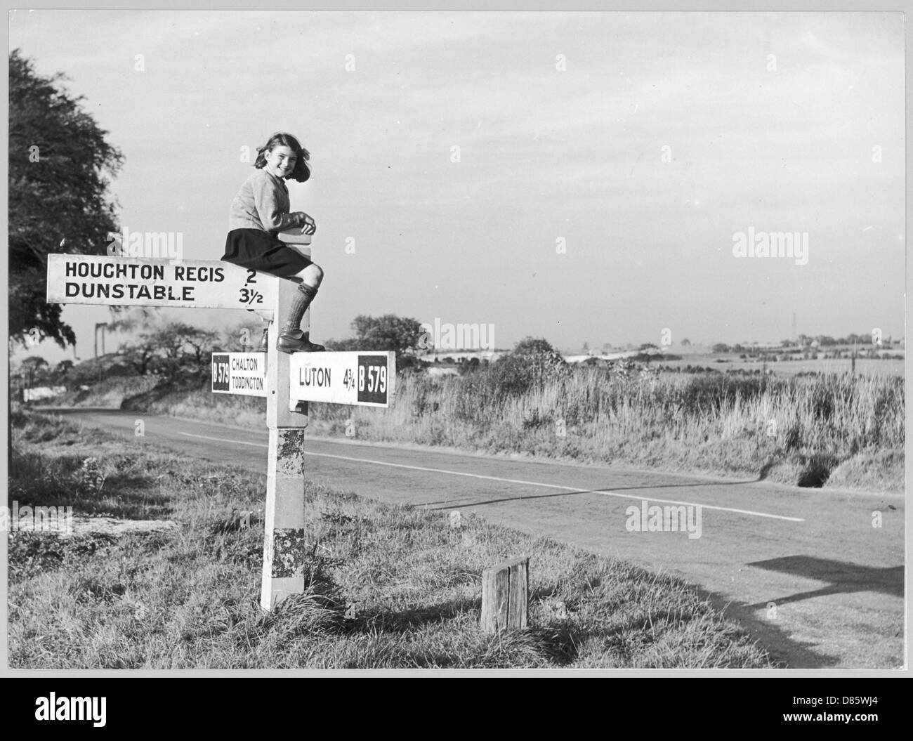 Bedfordshire Road Signs 1950 Stock Photo - Alamy