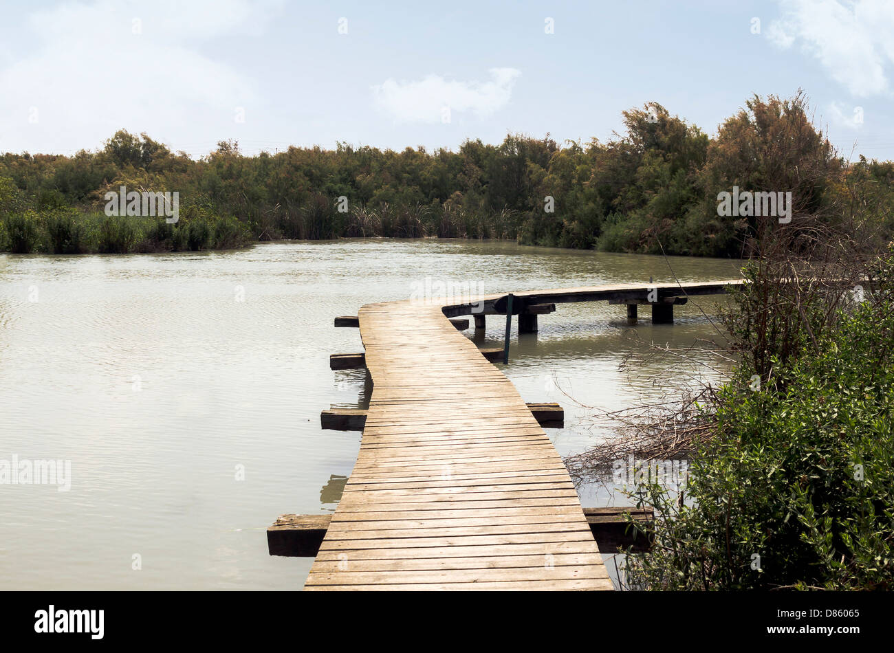 Wooden bridges hi-res stock photography and images - Alamy