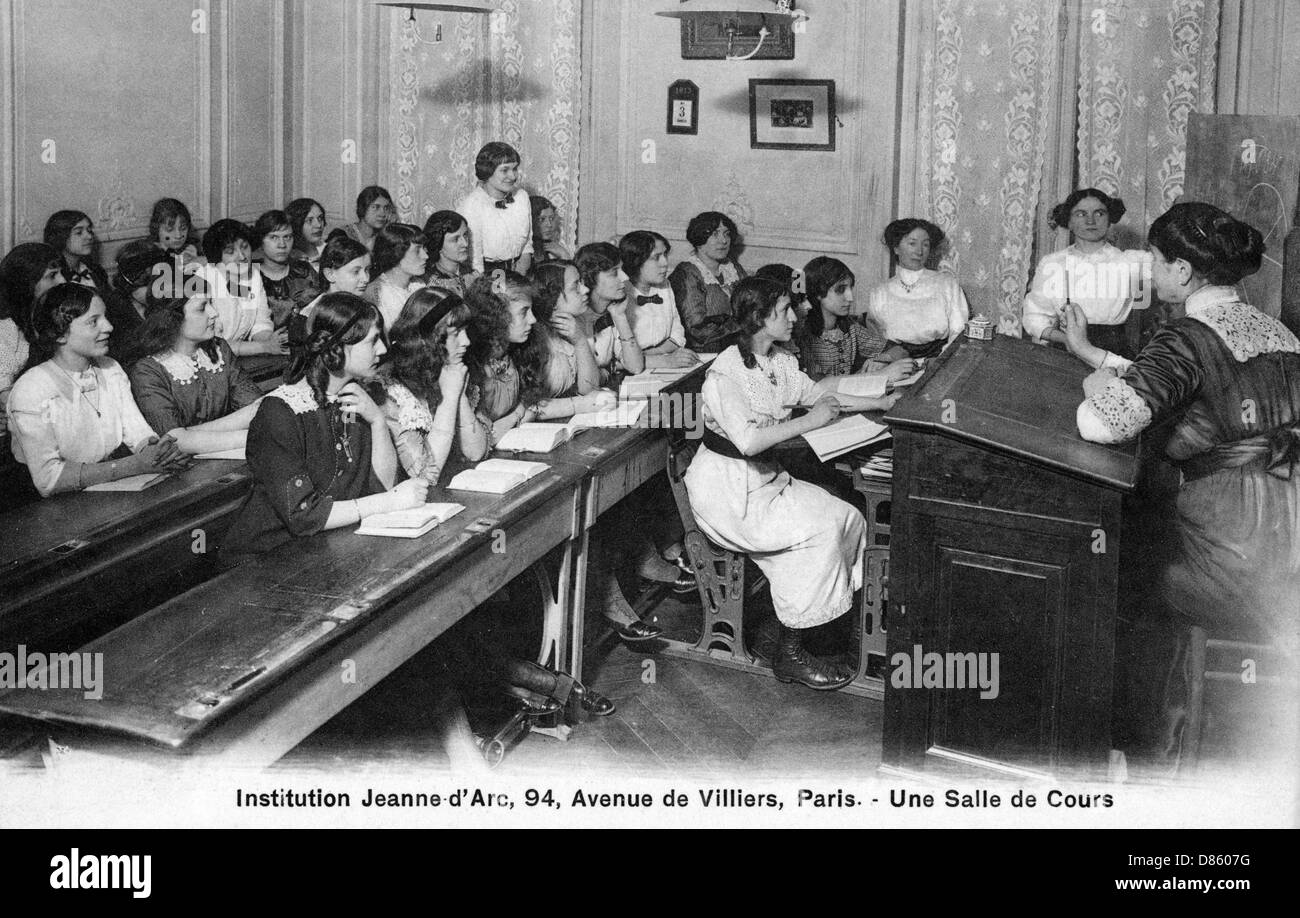 School teacher classroom scene hi-res stock photography and images - Alamy