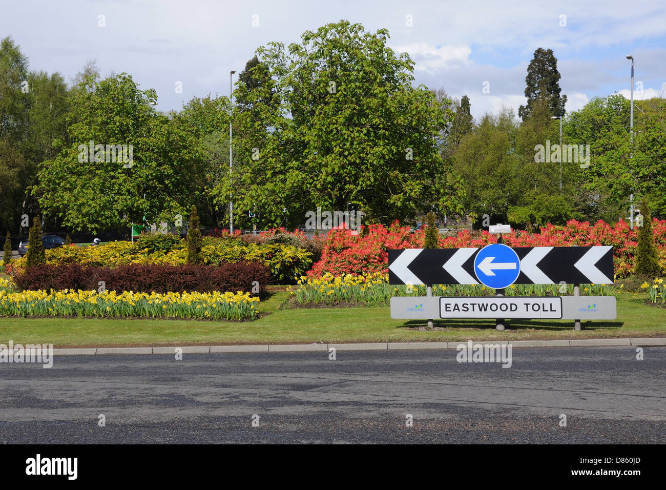 Roundabout in Glasgow with beautiful spring flower colour Stock Photo ...