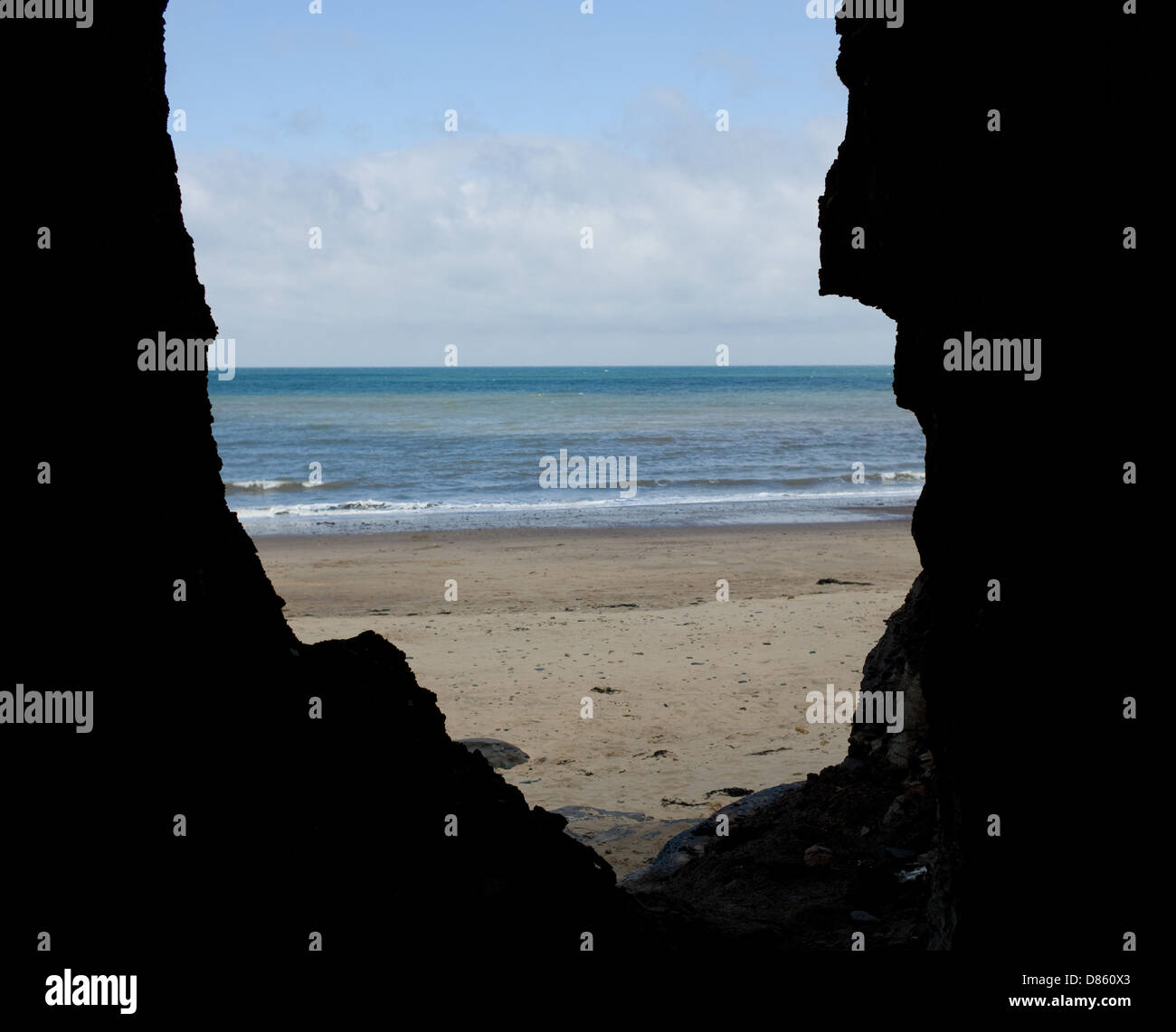Small caves along the beach at Runswick Bay, North Yorkshire Stock ...