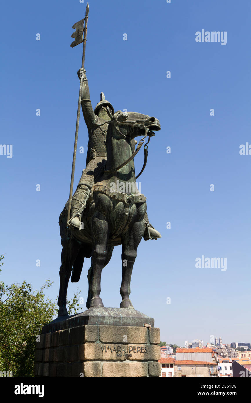 Porto statue hi-res stock photography and images - Alamy