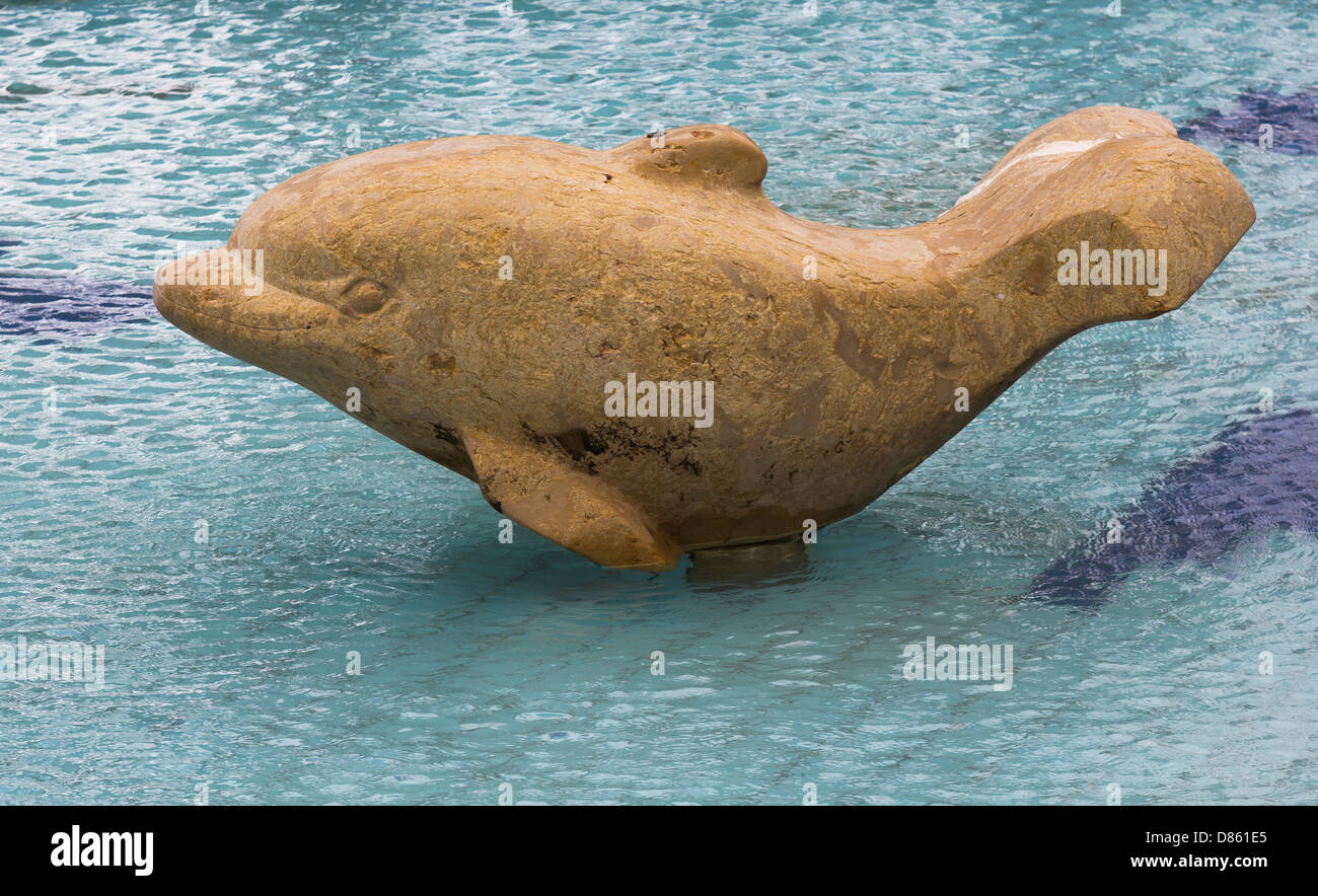 Water fountain dolphin sculpture hi-res stock photography and images ...