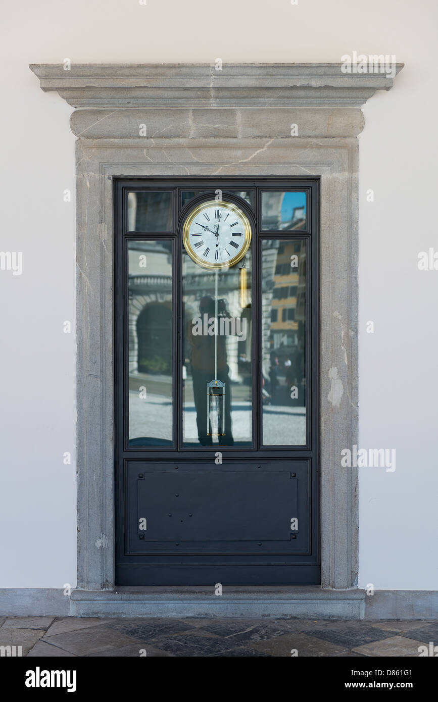 Clock on wall of a building hi-res stock photography and images - Alamy