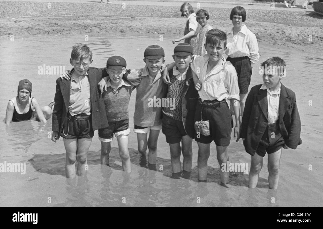 Children line Black and White Stock Photos & Images - Alamy