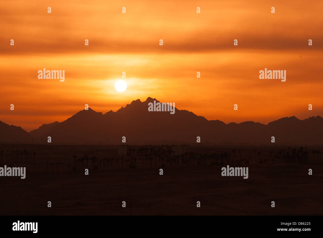 Sunset in Desert - Sahara Rocky Mountains Stock Photo - Alamy