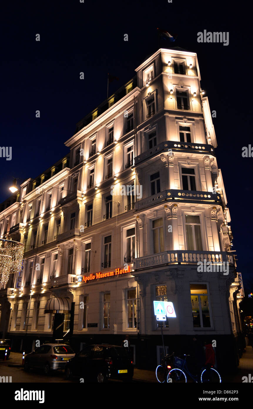 Hotel in the night Stock Photo - Alamy