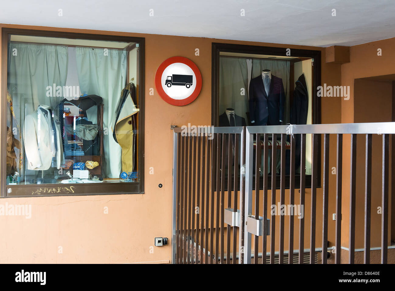 Pedestrian prohibited sign hi-res stock photography and images - Alamy